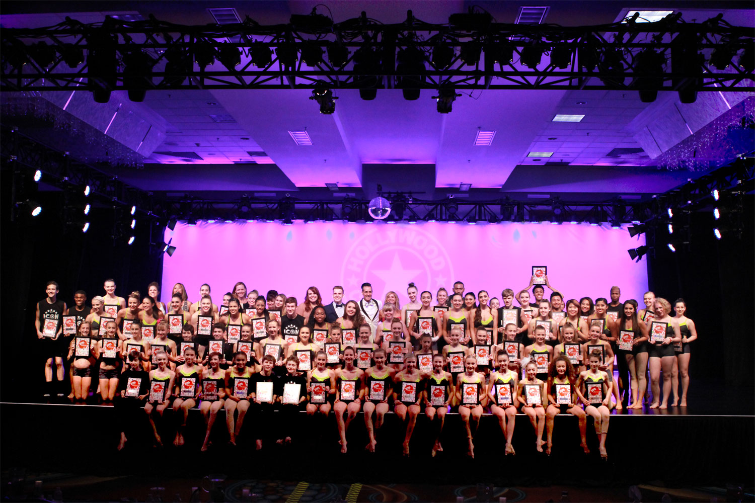 2015 ICON OF THE YEAR - Hollywood Connection